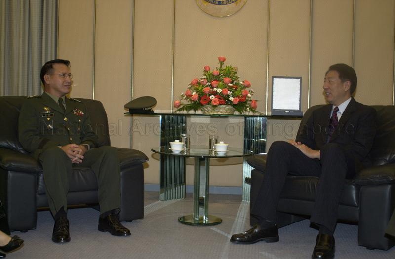 MINDEF PRESS RELEASE, 26 MAY 05: "PHILIPPINE ARMY CHIEF CALLS ON ...