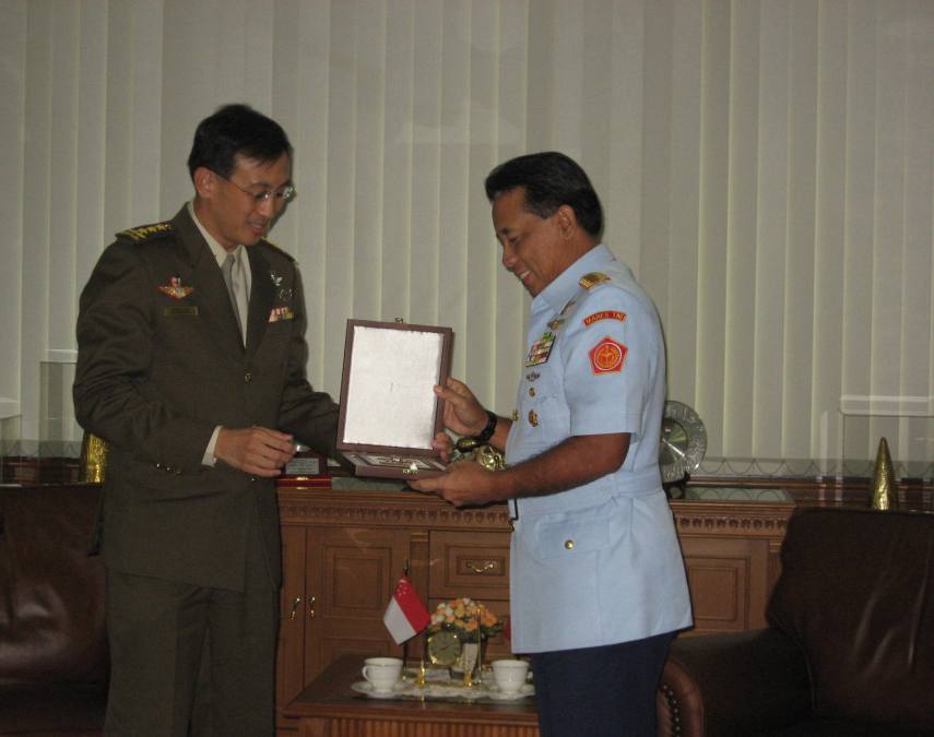 CHIEF OF DEFENCE FORCE MAKES INTRODUCTORY VISIT TO INDONESIA