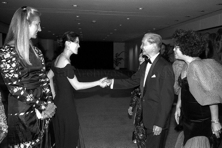 President Wee Kim Wee being greeted on arrival at Raffles