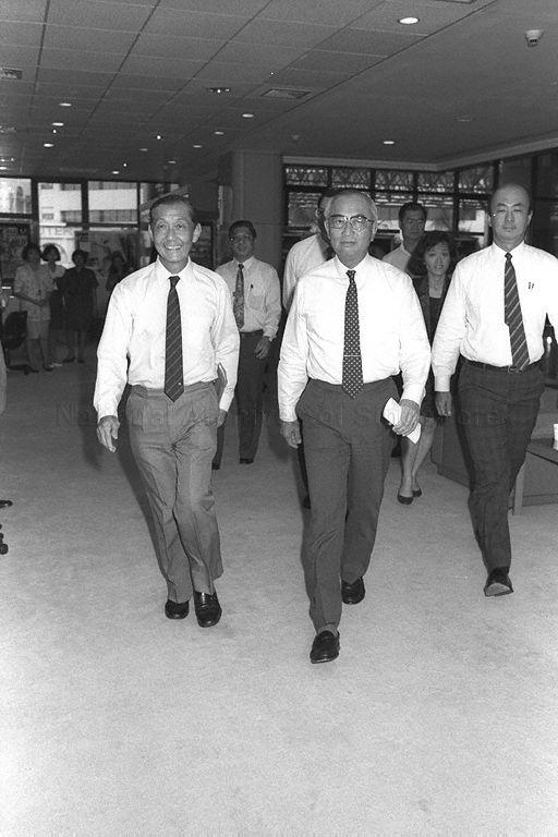 Minister for Finance Dr Richard Hu Tsu Tau flanked by Head