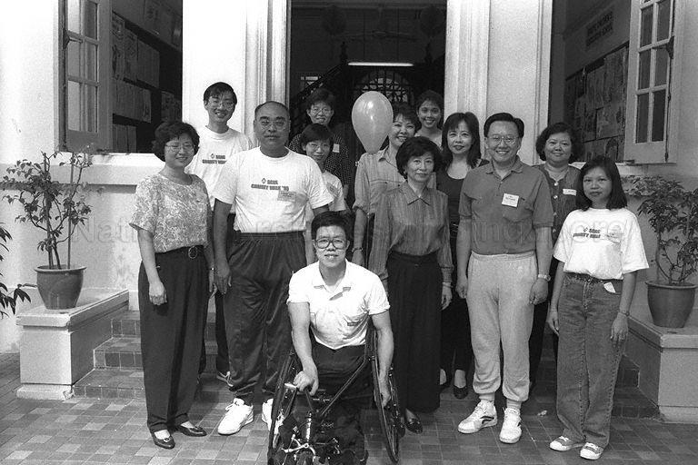 GROUP PHOTOGRAPH OF MRS ONG, WIFE OF PRESIDENT ONG TENG