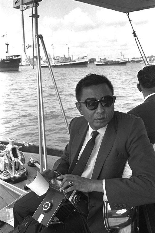 Sultan Idris Shah II of Perak on a tour of Singapore