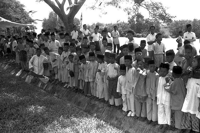 Crowd of children and onlookers along the street during Yang