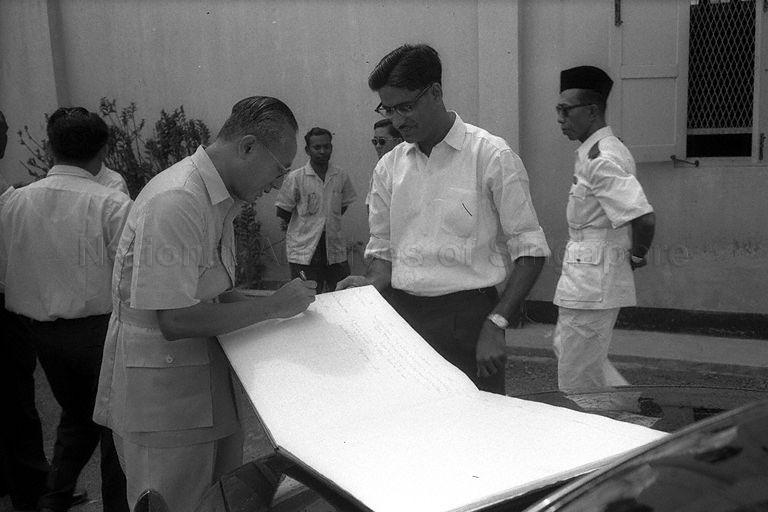 FINANCE MINISTER OF MALAYSIA TUN TAN SIEW SIN SIGNING GUEST