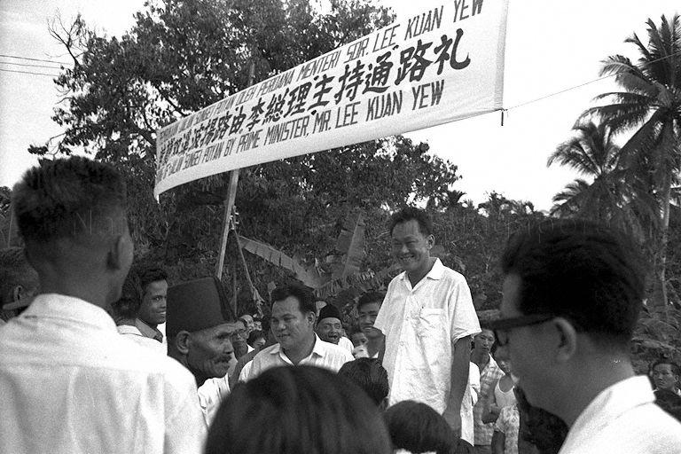 PM LEE KUAN YEW DELIVERING A SPEECH DURING HIS TOUR OF CHUA