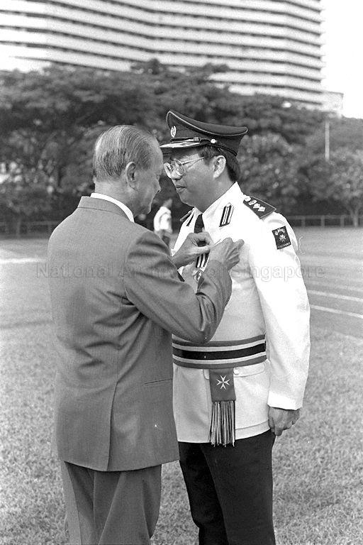 President Wee Kim Wee presenting award to recipient during