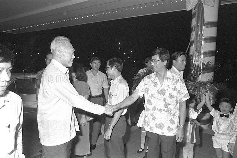 Prime Minister Lee Kuan Yew arriving at NTUC Pasir Ris