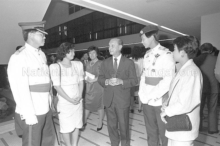 President Wee Kim Wee with recipients and their family