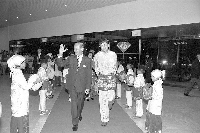 President Wee Kim Wee arriving for the 31st anniversary