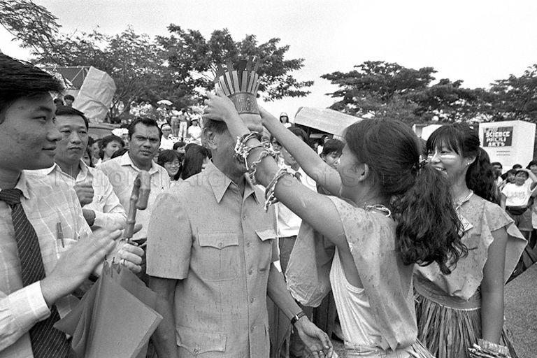 President Wee Kim Wee being crowned "chieftain of the tribe