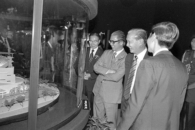 From right, Director of Singapore Science Centre Dr Leo Tan