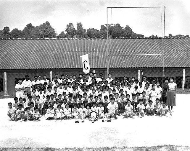 BRADDELL RISE SCHOOL - GROUP PHOTOGRAPH
