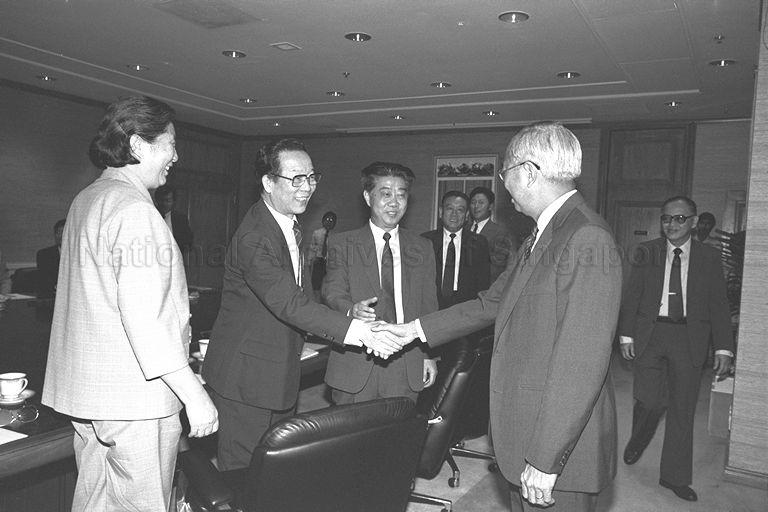 Minister for Finance Dr Richard Hu Tsu Tau exchanging