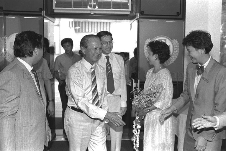 President Wee Kim Wee arriving at the restaurant in the new