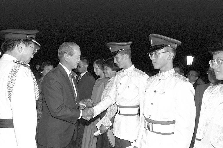 President Wee Kim Wee congratulating President Scholar Toh