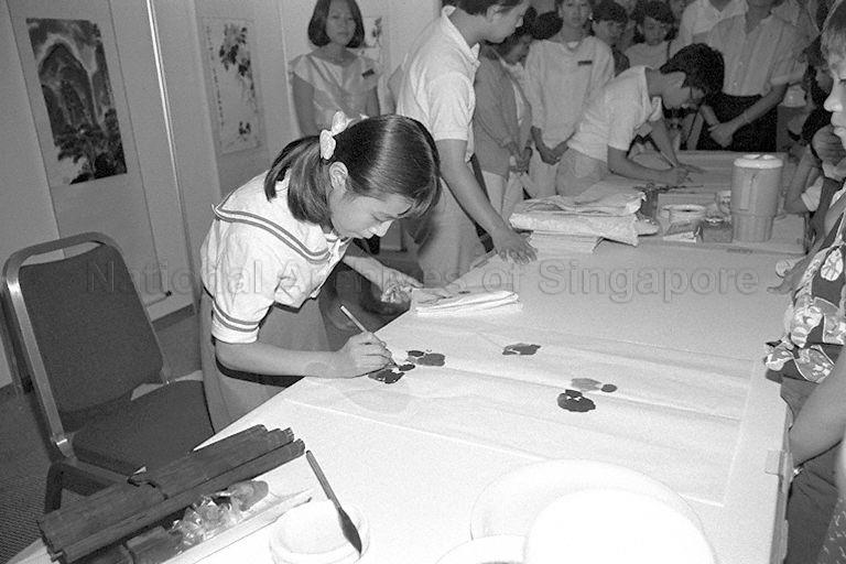 Child artists Li Cong (left) and Ma Ling demonstrating their