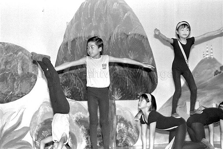 Dance performance during opening of Fuhua Primary School by