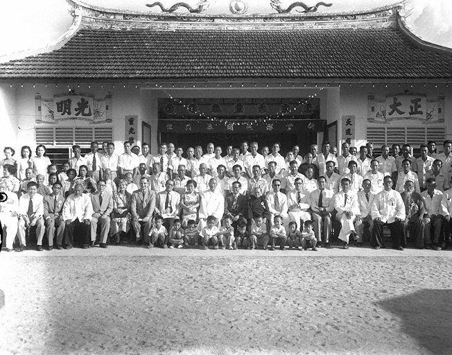 Group photograph taken with Chief Minister Lim Yew Hock