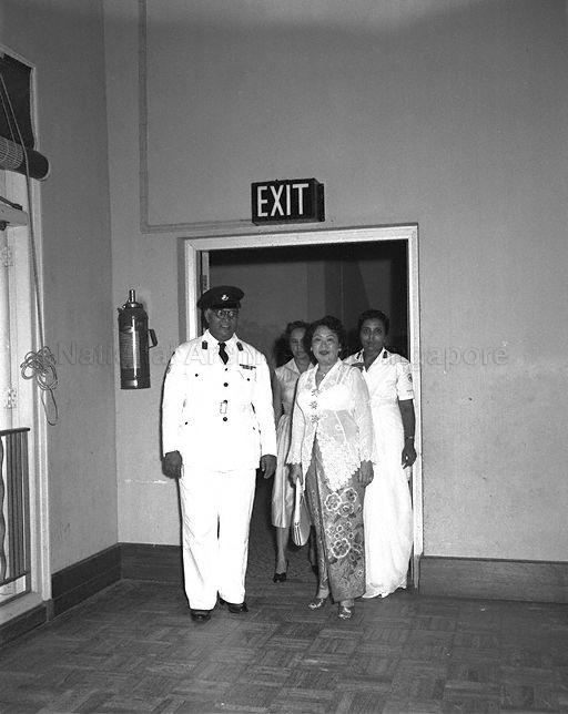Mrs Lim Yew Hock (front row, right), wife of the Chief