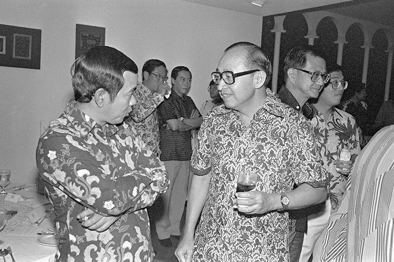 Minister for National Development Teh Cheang Wan (right)