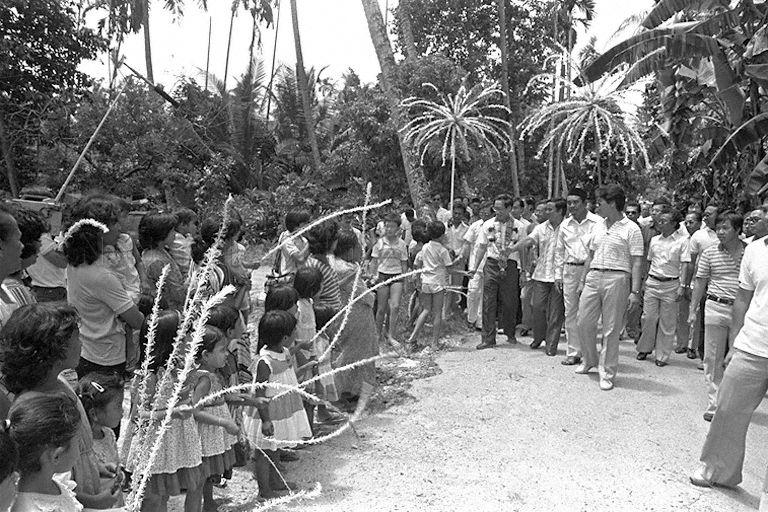 Minister without Portfolio Lim Chee Onn visits residents of