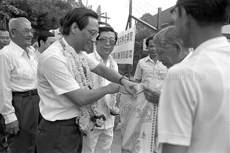 Minister without Portfolio Lim Chee Onn receiving silk