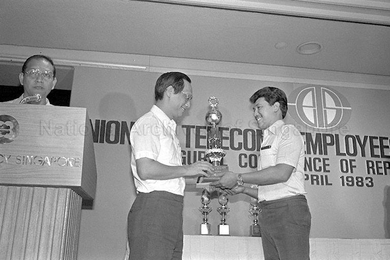 Minister without Portfolio Lim Chee Onn (left) presenting