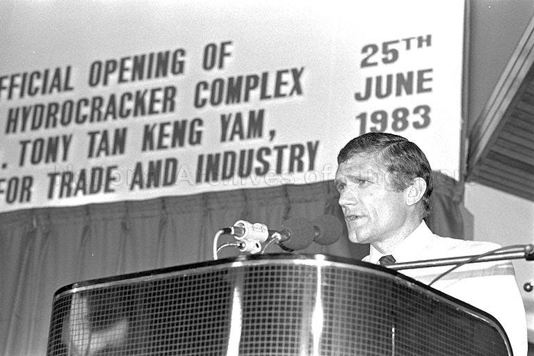 Speaker at opening of Shell's $600 million hydrocracker