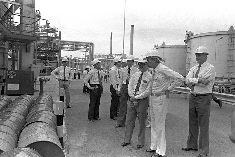Minister for Trade and Industry Dr Tony Tan (third from