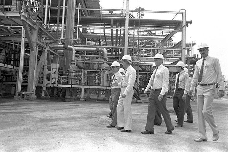 Minister for Trade and Industry Dr Tony Tan (left) touring
