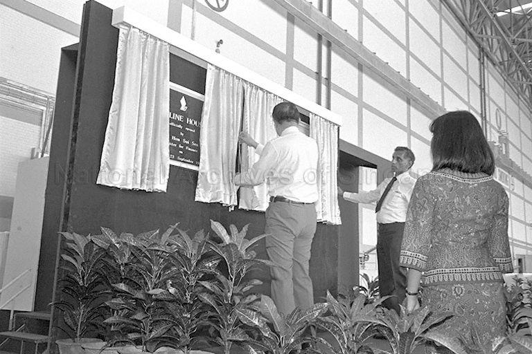 Minister for Finance Hon Sui Sen (back to camera) unveiling