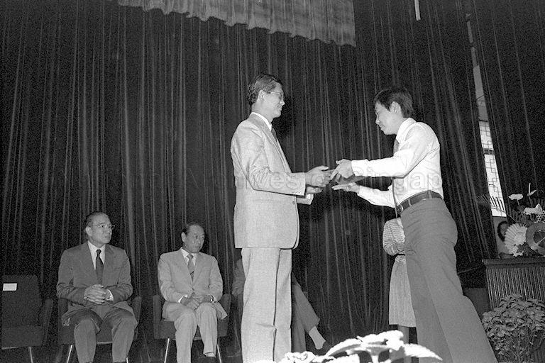 Minister of State for Education Dr Tay Eng Soon presenting