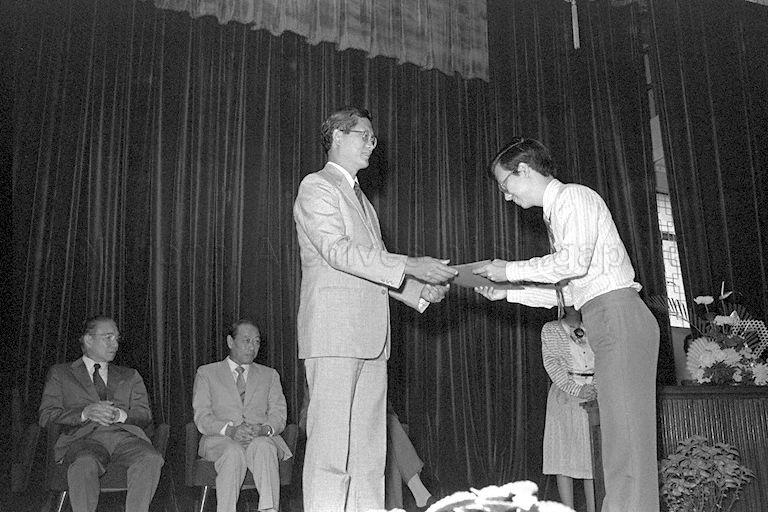 Minister of State for Education Dr Tay Eng Soon presenting