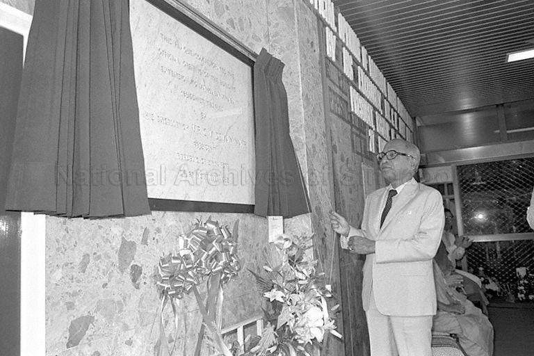 President C V Devan Nair unveiling commemorative plaque