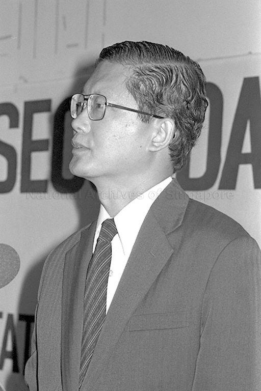 Minister of State for Education Dr Tay Eng Soon presenting