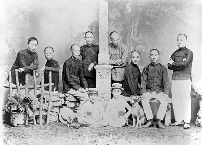 LEE KING YAN (FIRST FROM LEFT), AND LEE POH YAN (THIRD FROM