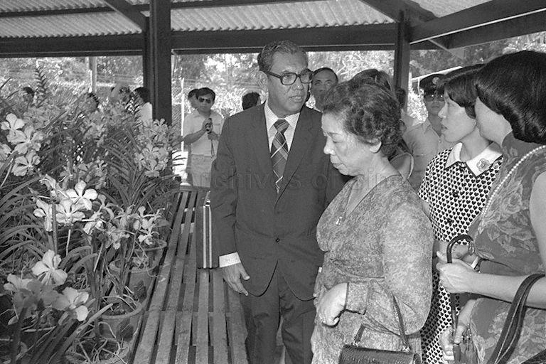 Mrs Mie Fukuda (front), wife of Japanese Prime Minister