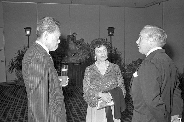 Prime Minister Lee Kuan Yew talking with Chairman of Hong