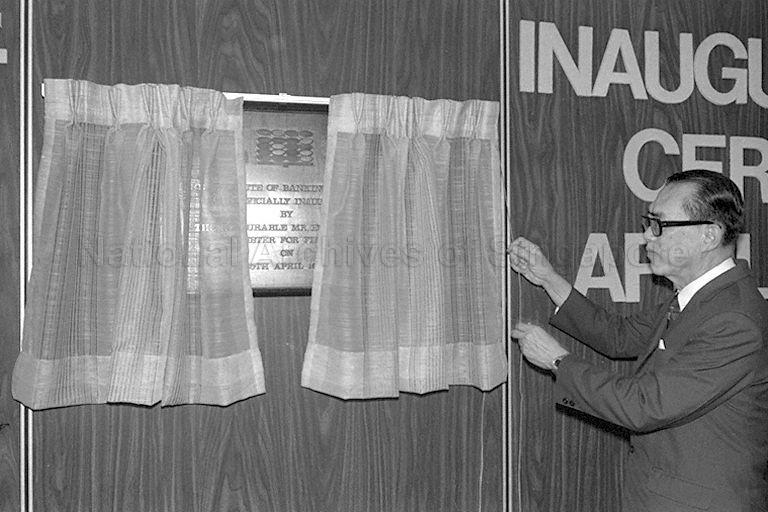 Minister for Finance Hon Sui Sen unveiling commemorative