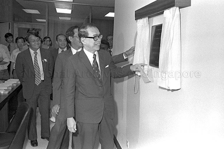 Minister for Finance Hon Sui Sen unveiling commemorative