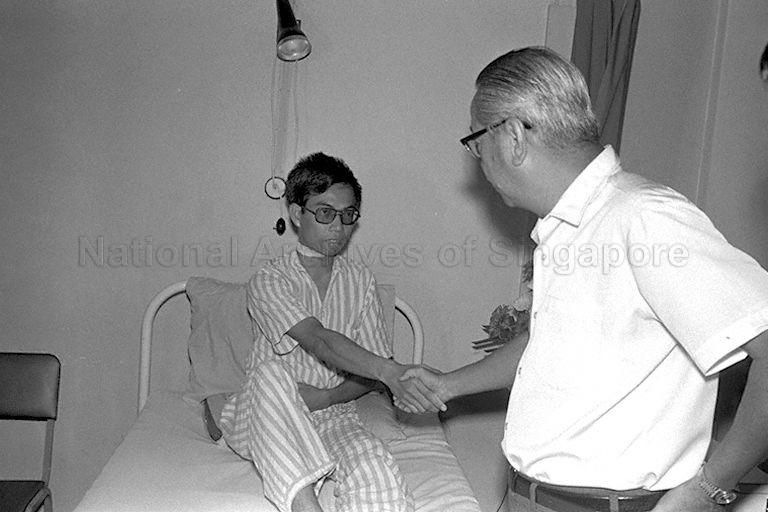 MINISTER FOR THE ENVIRONMENT LIM KIM SAN VISITS A HAWKER