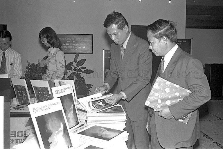 MINISTER FOR SCIENCE AND TECHNOLOGY DR TOH CHIN CHYE LOOKING