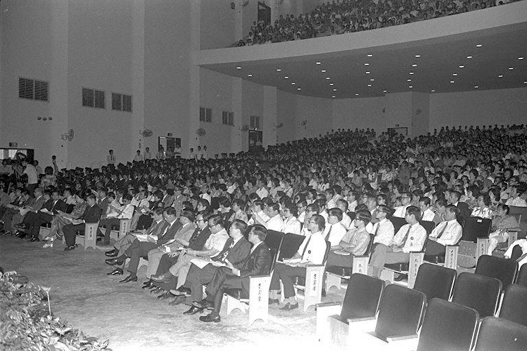 Guests and 814 graduands at the 16th convocation of Nanyang