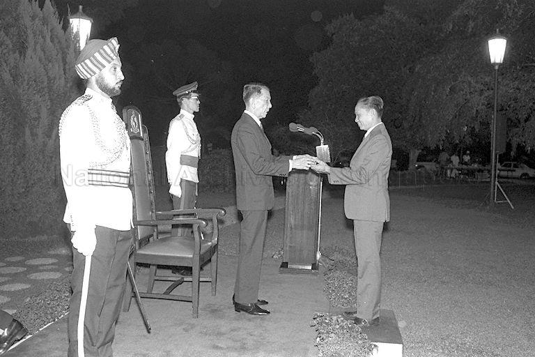 President Dr Benjamin Henry Sheares presenting award to