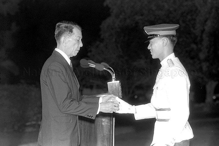President Dr Benjamin Henry Sheares presenting award to
