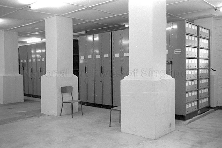 Semi-automatic power-operated Brown-built Compactus mobile