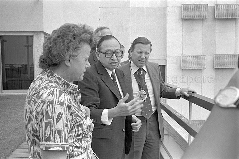 Minister for National Development Teh Cheang Wan (centre)
