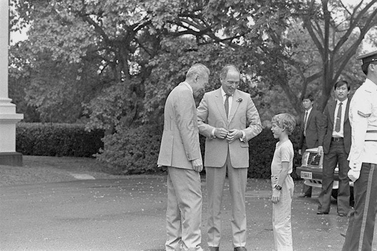 Prime Minister (PM) Lee Kuan Yew in conversation with