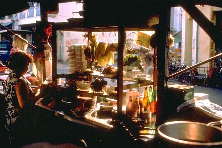 STREET HAWKER IN CHINATOWN