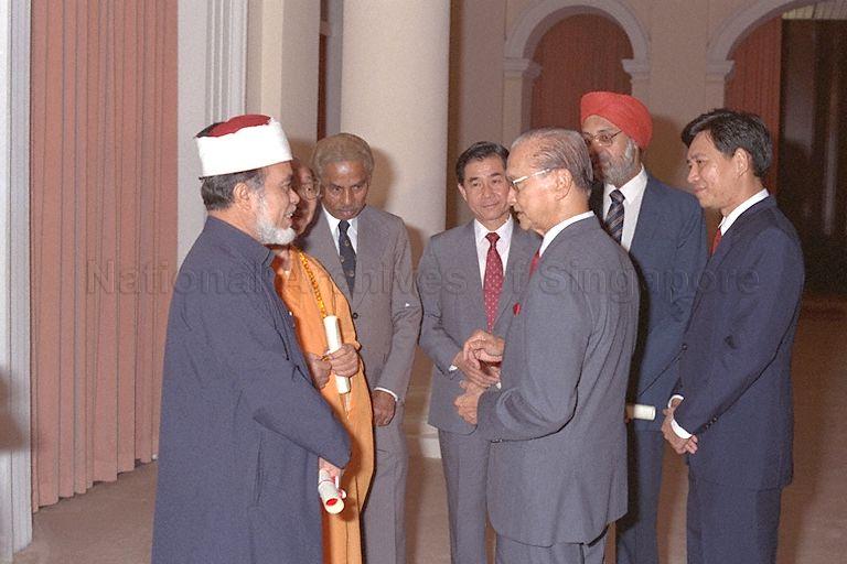 President Wee Kim Wee speaking to members of the